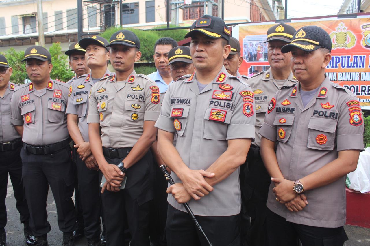 Kapolsek Tinggimoncong Gowa Berikan Langsung Bantuan ke Posko Bencana ...